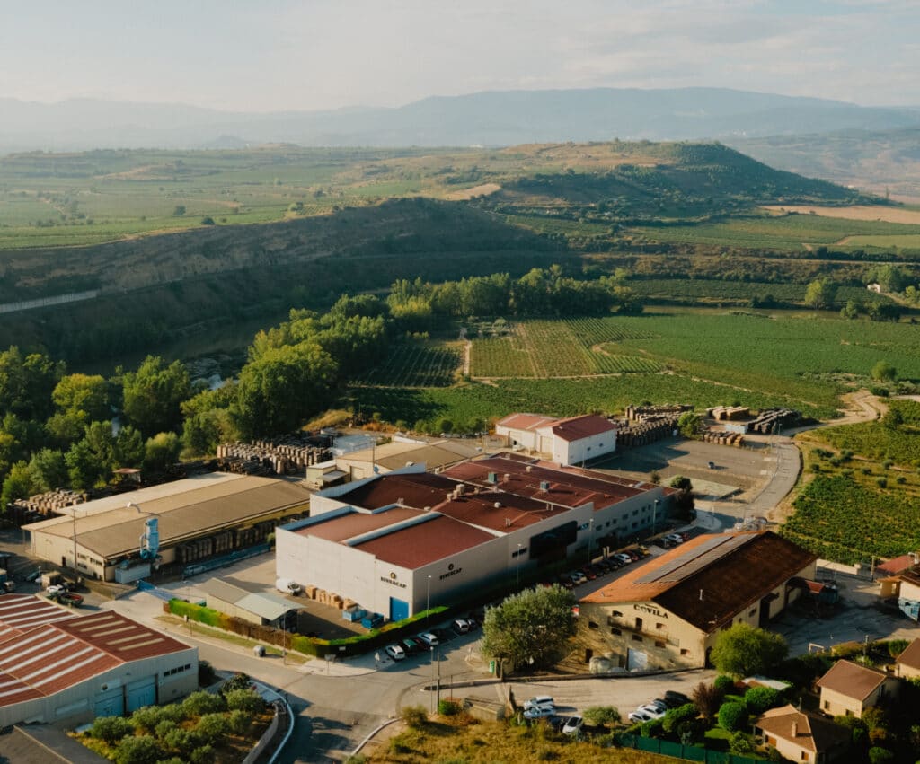 Notre puissance industrielle | Crealis leader in closure solutions